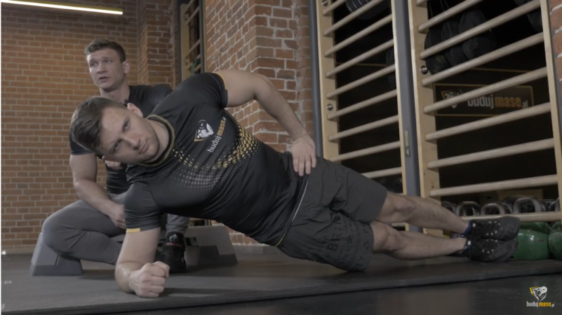 Plank - deska bokiem (side plank) - BudujMase.pl